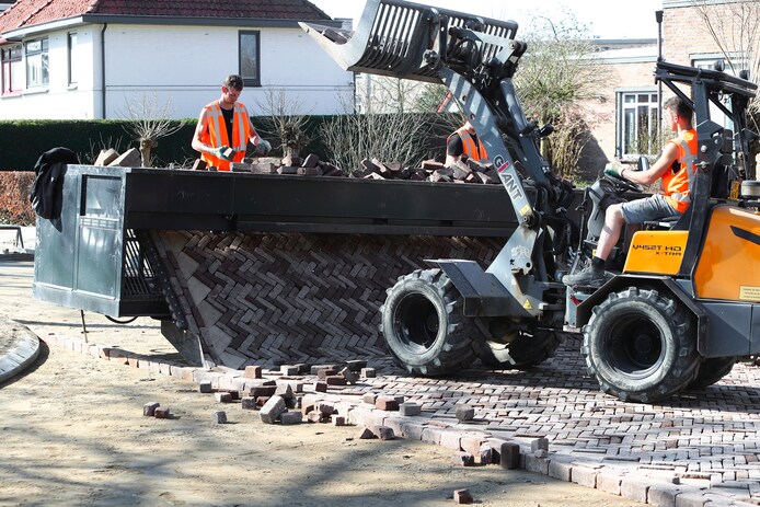 Probleem met klepperende klinkers op Haarsekaden wordt aangepakt: ‘Er ...