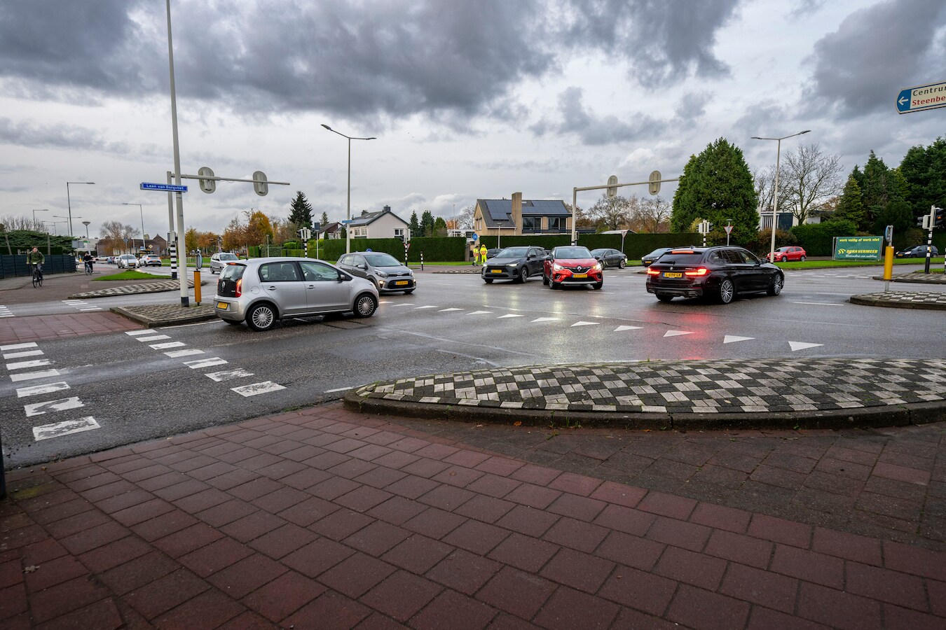 Defecte verkeers­lich­ten zorgen voor chaos op kruispunt in Bergen op Zoom: ‘Waarom moet dit zo ...