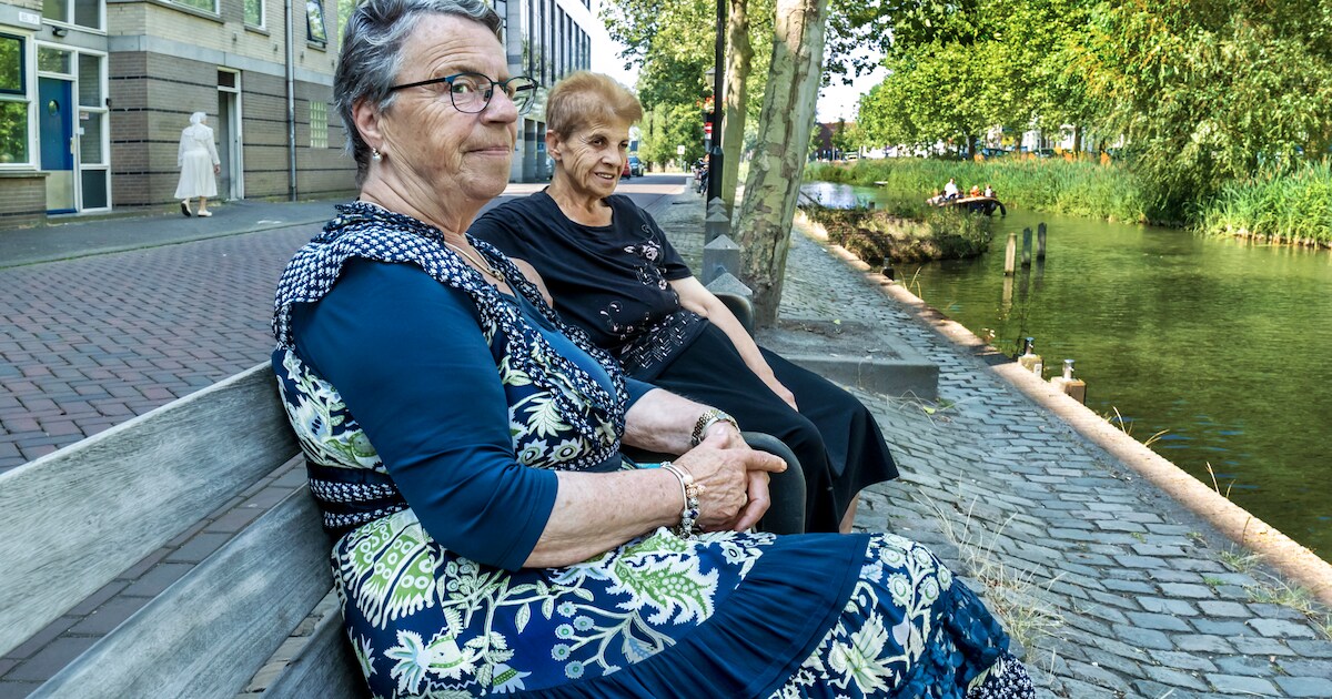 Dicky en Fatma drinken elke dag samen koffie: ‘Ze kijkt uit het raam of ...