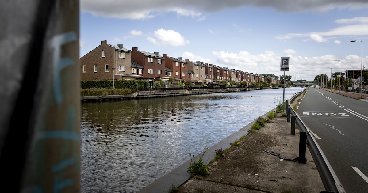 Man (22) aangehouden voor zedendelict Amsterdam, onbekend of er link is ...