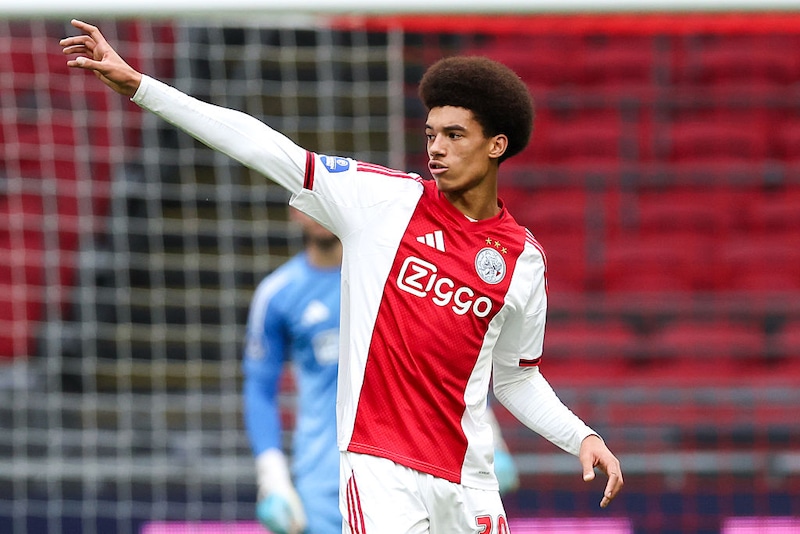 Aaron Bouwman (18) maakt zijn eerste doelpunt in Ajax 1: ‘Ik ben sterk ...