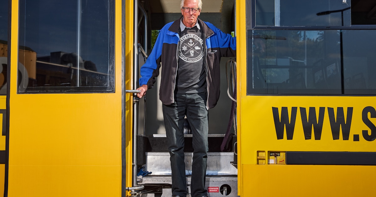 Toen Henk met bus het water inreed, stond de kade vol hulpverleners ...