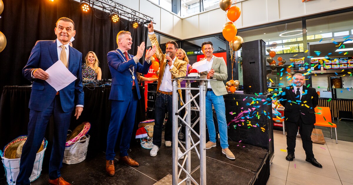 Winkelcentrum de Ridderhof in Alphen aan den Rijn feestelijk heropend ...