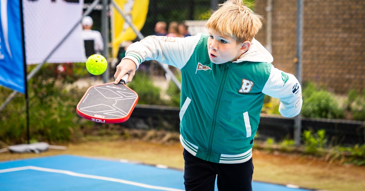 Deze bijzondere baan lag op Roland Garros, nu test Dalfsen hem op een ...