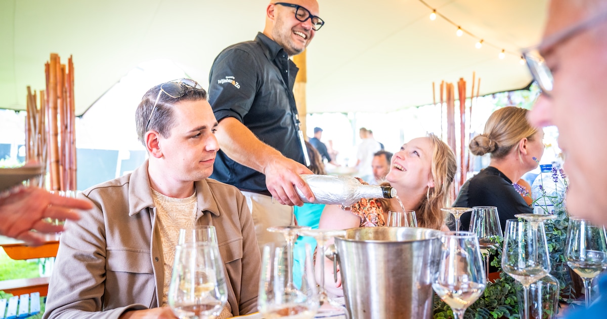 Eerste kampioenschap blind wijnproeven in Alphen trekt veel liefhebbers ...
