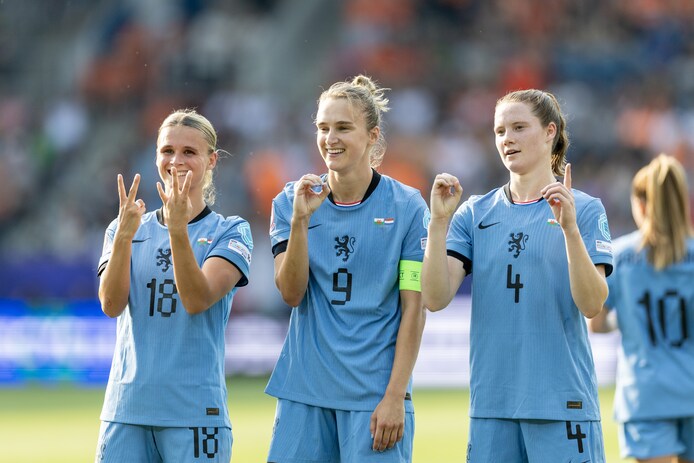 Vivianne Miedema bereikt magische grens van 100 goals in shirt van ...