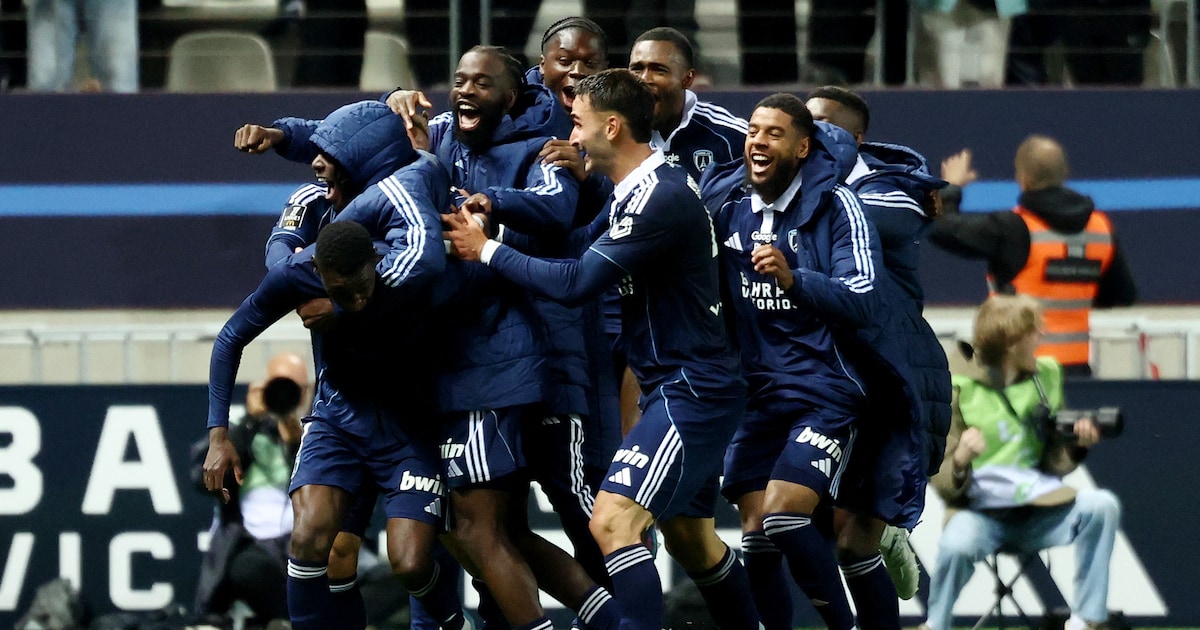 PSG verliest op 44 meter van het eigen stadion, boze fans rennen het ...
