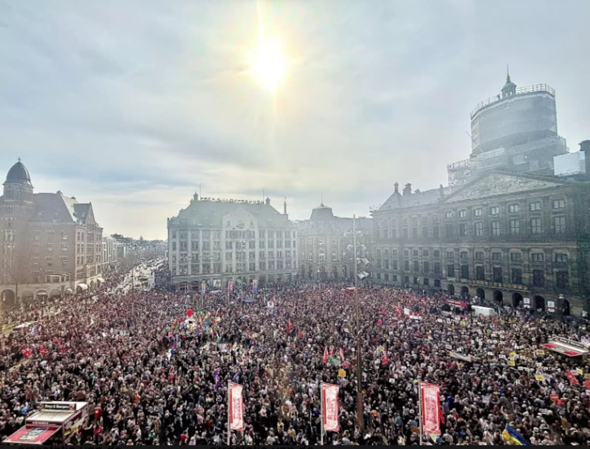 Duizenden demonstreren in Amsterdam tegen racisme en fascisme ...