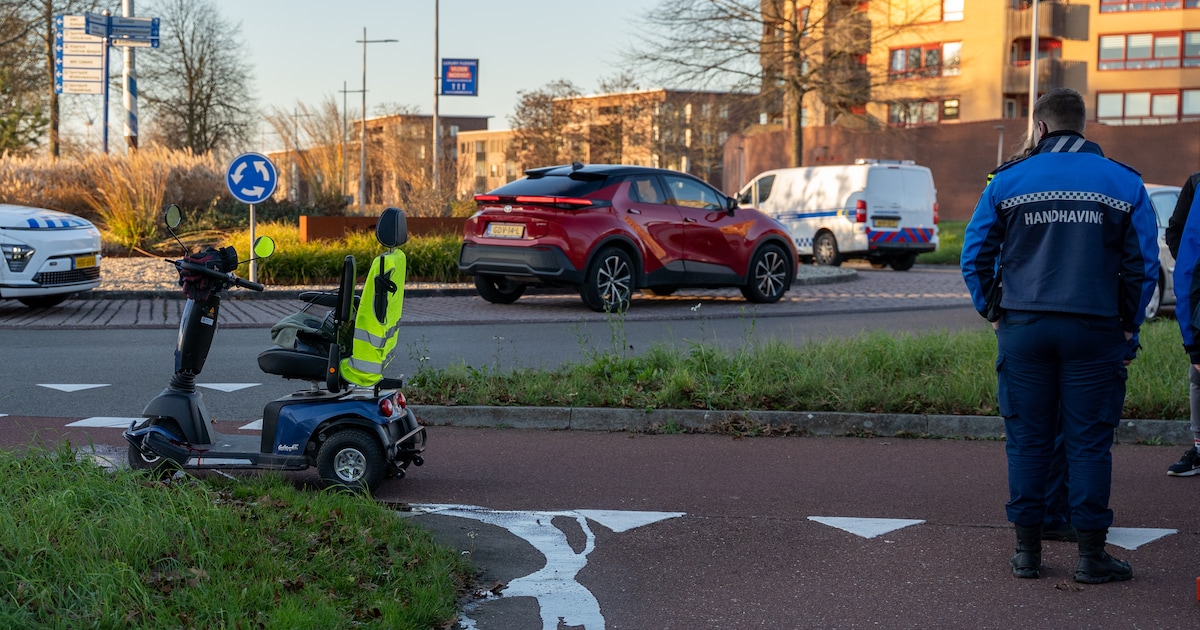 Gewonde bij botsing tussen auto en scootmobiel in Kampen | Kampen | AD.nl