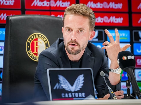 Voetbalpodcast | ‘Dévy Riguax had wel drie kansen om Robin van Persie ...