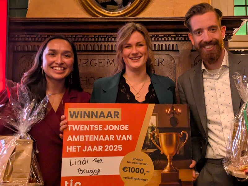 Na plotse dood van vader vindt Lindi (28) haar werk bij gemeente nog ...