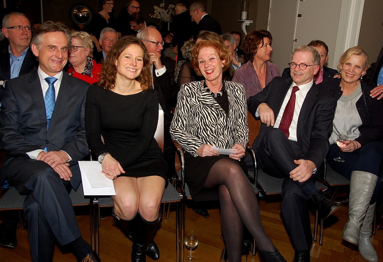Wethouders in Soest doen stoelendans | Foto | AD.nl