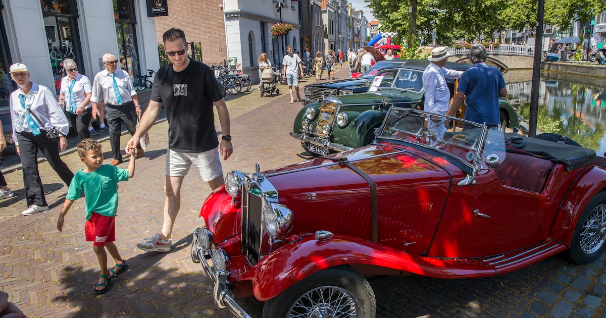 Oldtimers en koren smelten samen in Oud-Beijerland | Regio | AD.nl
