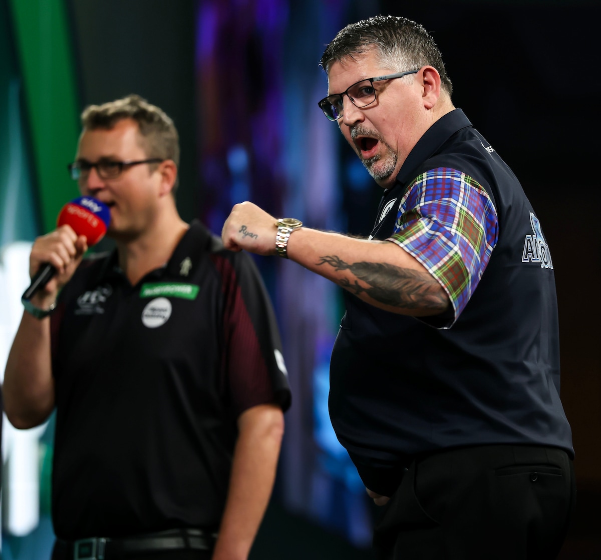 Oud-wereldkampioen Gary Anderson komt met de schrik vrij, Luke Littler ...