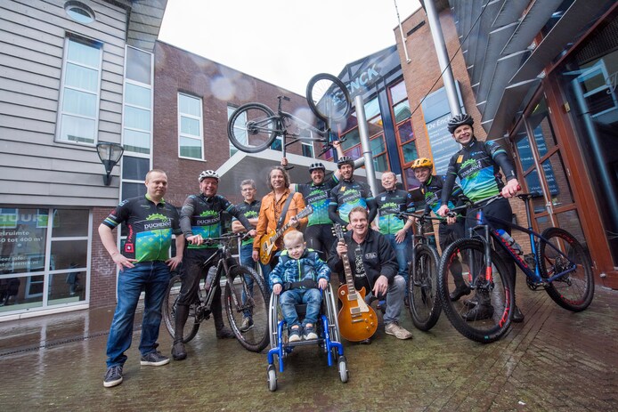 Supervette rockshow in De Enck in Oirschot voor geldinzameling ziekte ...