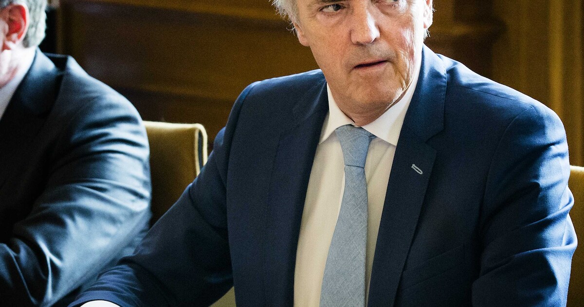 Loek Hermans houdt bijbanen ondanks kritiek | Binnenland | AD.nl