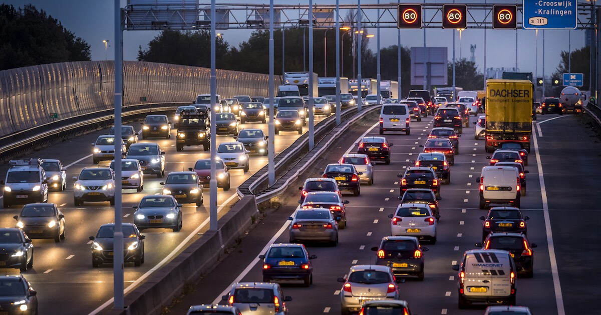 Verkeersdrukte in Rotterdamse regio neemt af, nog wel enkele files ...