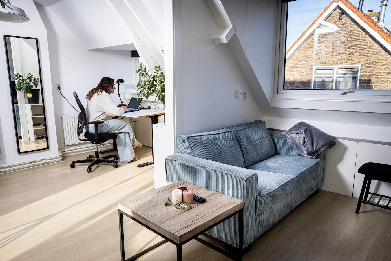 Fenna heeft nu een etage voor haar zelf, dankzij vader Wouter: 'Hakte ...