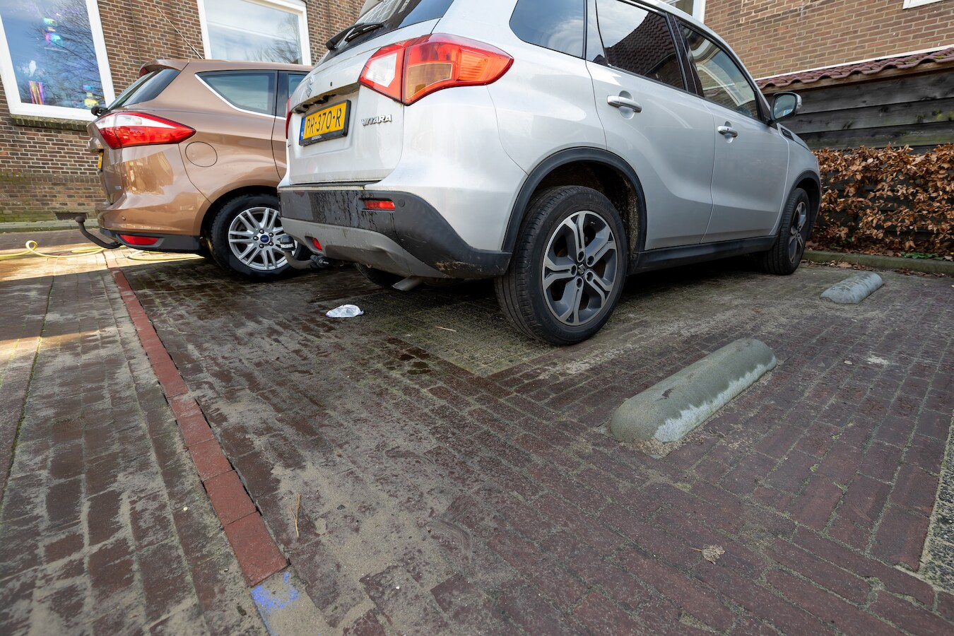 Bloemist Jan is blij: meer ruimte voor auto’s in centrum Zwartsluis ...