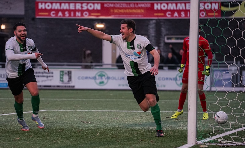 Assistent-trainer Tim Peters (40) scoort bij rentree voor SVV ...