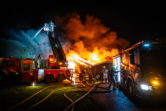 Oorzaak verwoestende brand in Hazerswoude-Rijndijk niet meer te achterhalen | Alphen aan den ...