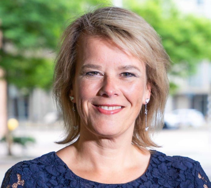 Roelien Kamminga geïnstalleerd als burgemeester van Groningen ...