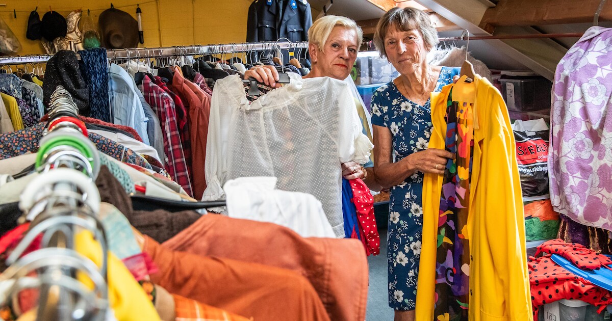 Olster kostuums gered van de zolder: ‘Ontzettend lief, zulke mensen heb ...