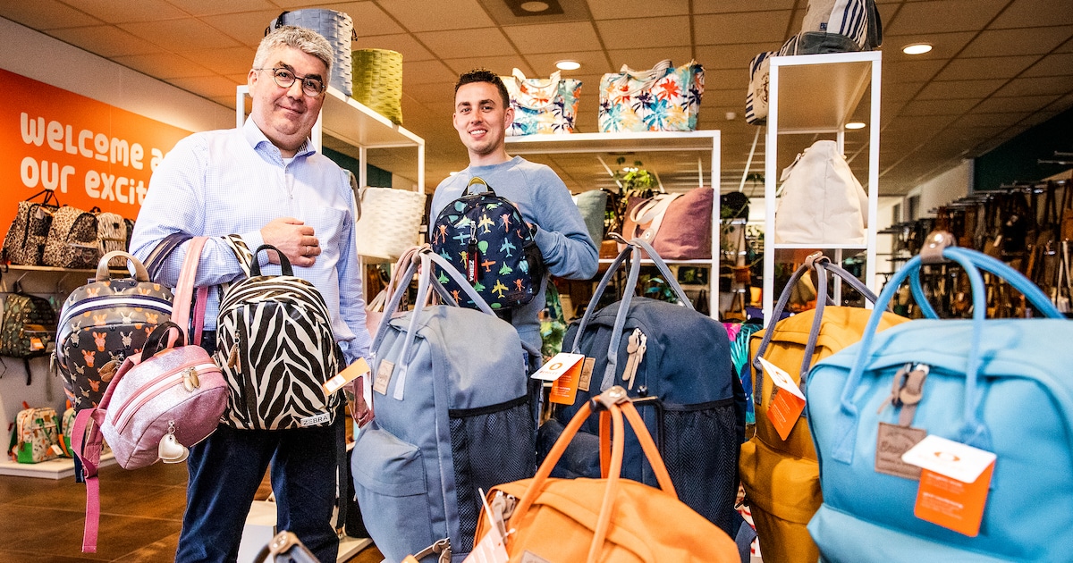 Bas begon als marktkoopman, nu voorziet hij Europa van tassen: ‘Gewoon ...