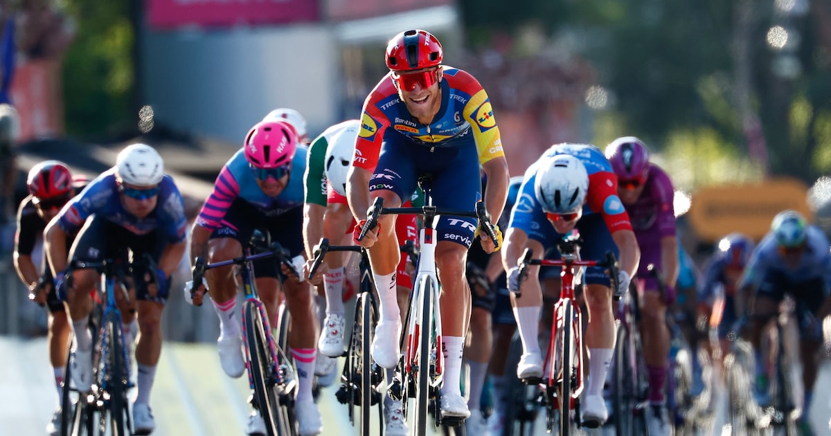Dylan Groenewegen komt tekort en ziet Jonathan Milan juichen in Rome ...