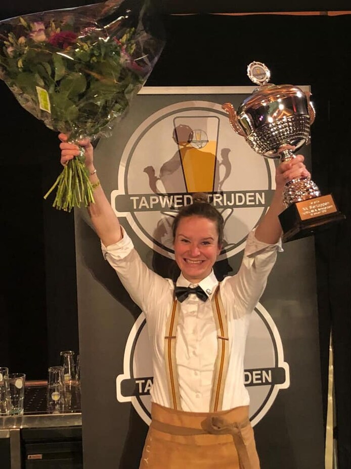 Amber (26) tapt het beste biertje van Nederland | Koken & Eten | AD.nl