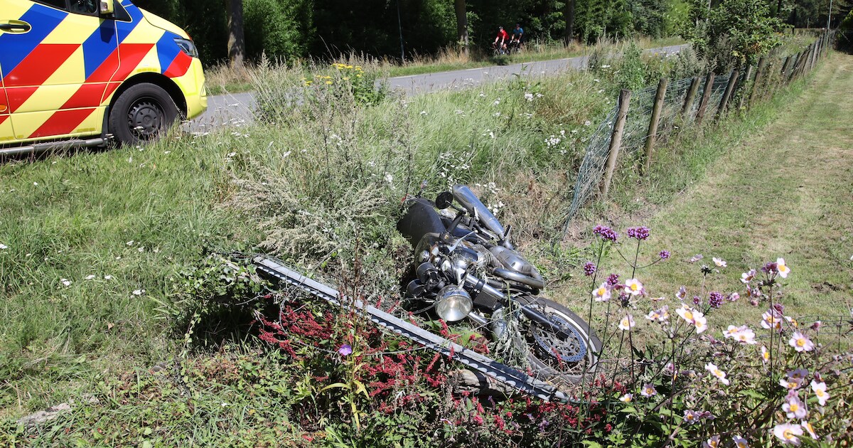 Motorrijder verliest controle en raakt van weg bij eenzijdig ongeval op Wezerweg in Well | 112 ...