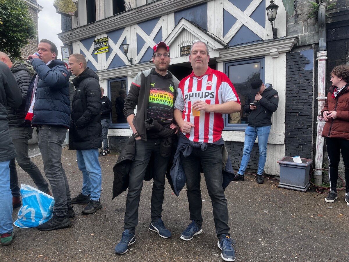 PSV-supporters tanken vertrouwen in gemoedelijk Guingamp: ‘Weer eens ...