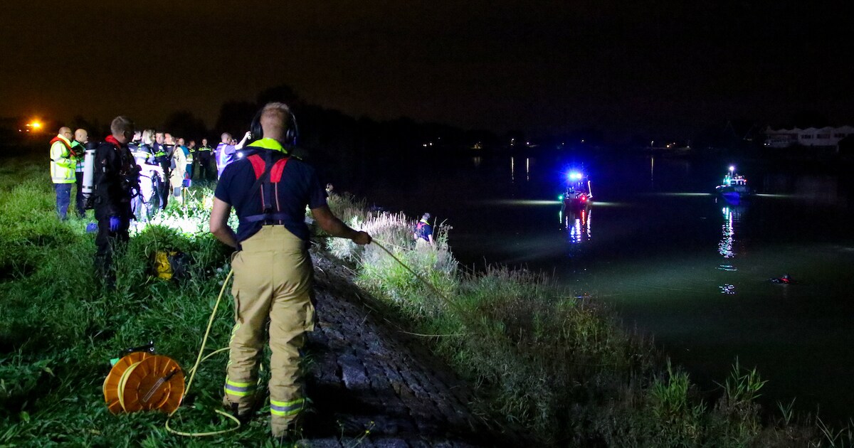 Duikers vinden witte bestelbus in Hollandsche IJssel, bestuurder ...