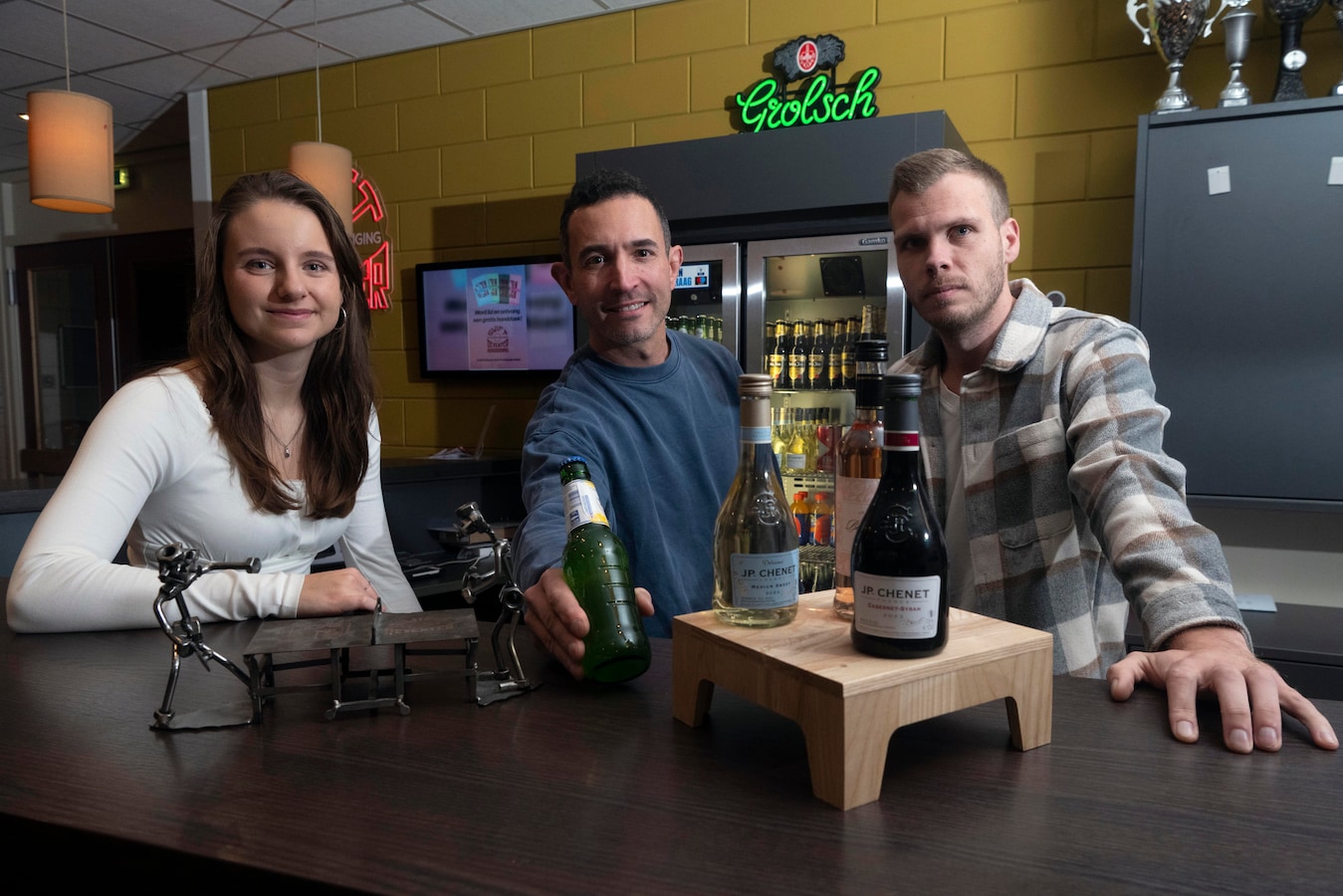 Drank in kantines en dorpshuizen? ‘Biertje hoort er voor veel mensen ...