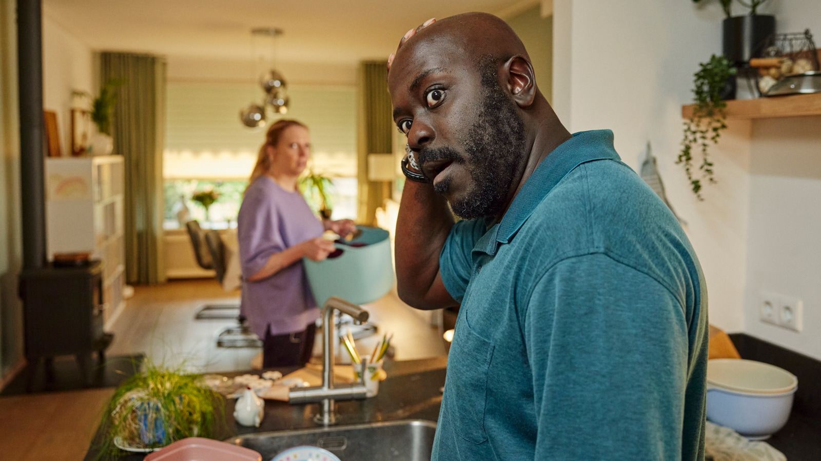 Drie sterren voor Netflix-serie Haantjes: ‘Blinkt uit in humor, maar ...