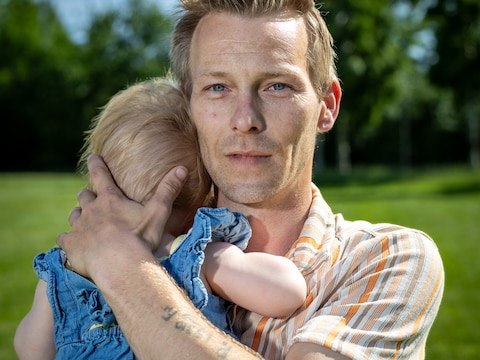 Jeugdzorgkind Gerard uit Borne is nu vader: ‘Ik ben bang dat ze mijn ...