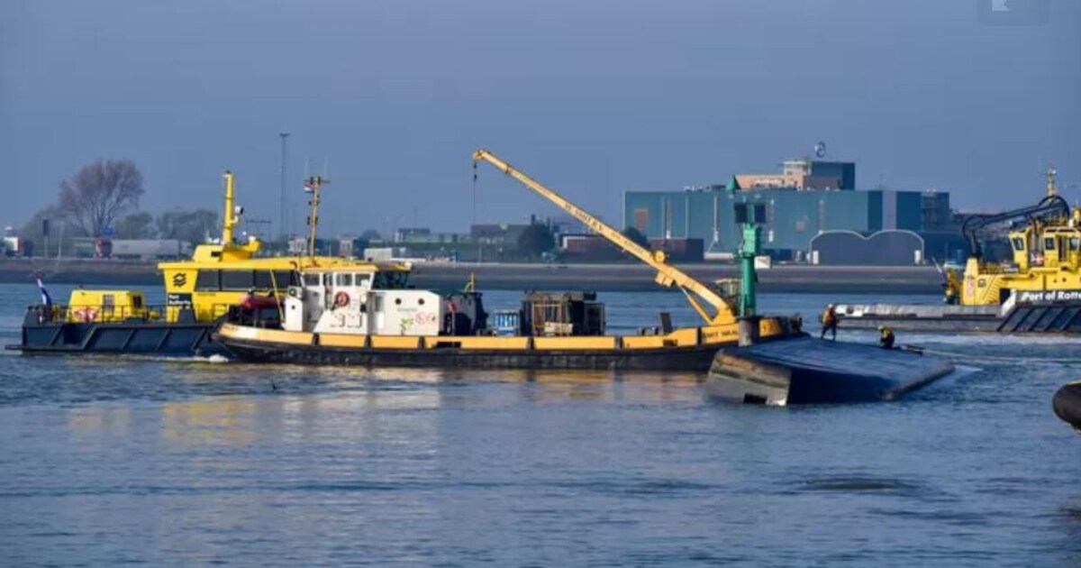 Gemist? Duikers zoeken opvarende na kapseizen schip en automobilist (38 ...