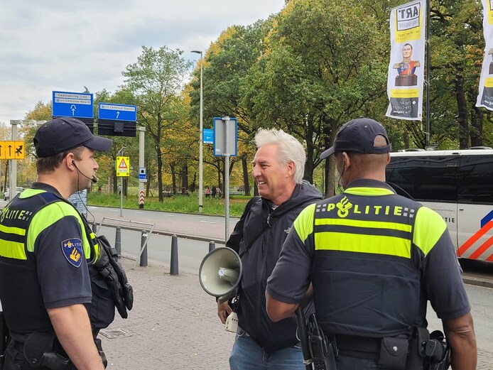 Strafzaak tegen Pegida-voorman uitgesteld, maar hij kijkt ernaar uit ...