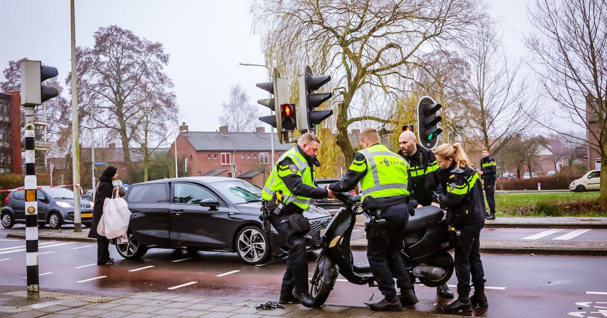Botsing tussen auto en scooter op Ringweg-Randenbroek in Amersfoort ...