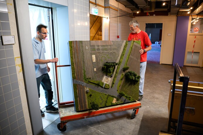 ‘Station Roosendaal’ verhuist naar de Kade: Post B sjouwt wat af ...