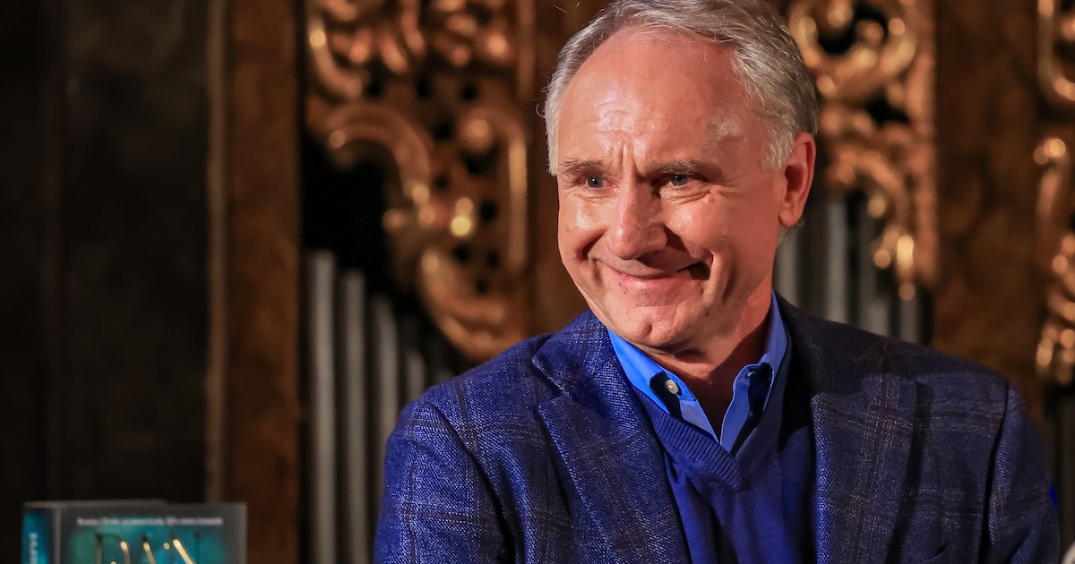 Schrijver Dan Brown verloofd met Nederlandse paardentrainer Judith | Show | AD.nl