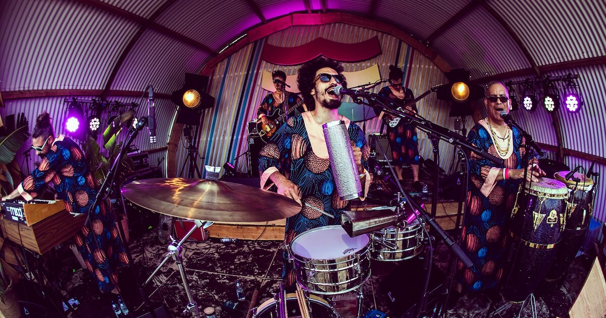 Musica Mundo: funk, woestijnblues en bonte dans: ‘Mensen snakken naar ...