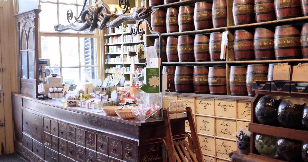 Eeuwenoude drogisterij Jacob Hooy hoeft toch niet weg | Amsterdam | AD.nl