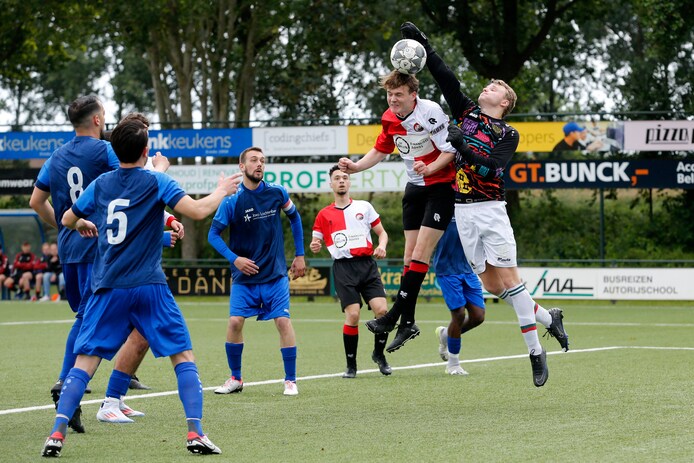 PVCV niet van de leg na paraplu-incident: promotie naar tweede klasse ...