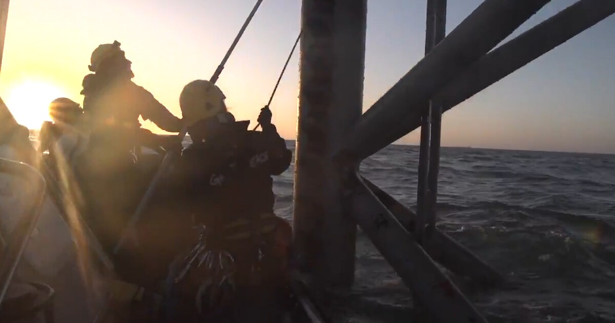 Actie Greenpeace op boorplatform in Noordzee voorbij | Binnenland | AD.nl