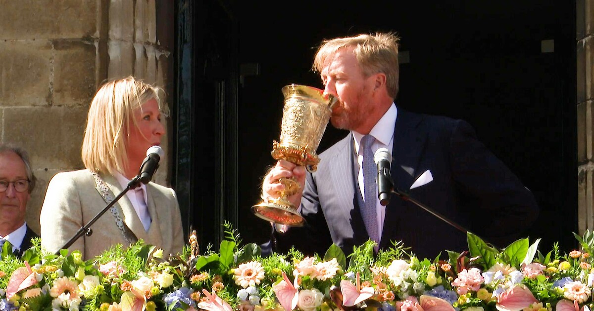 VIDEO | Koning neemt traditionele slok uit eeuwenoude beker in Veere ...