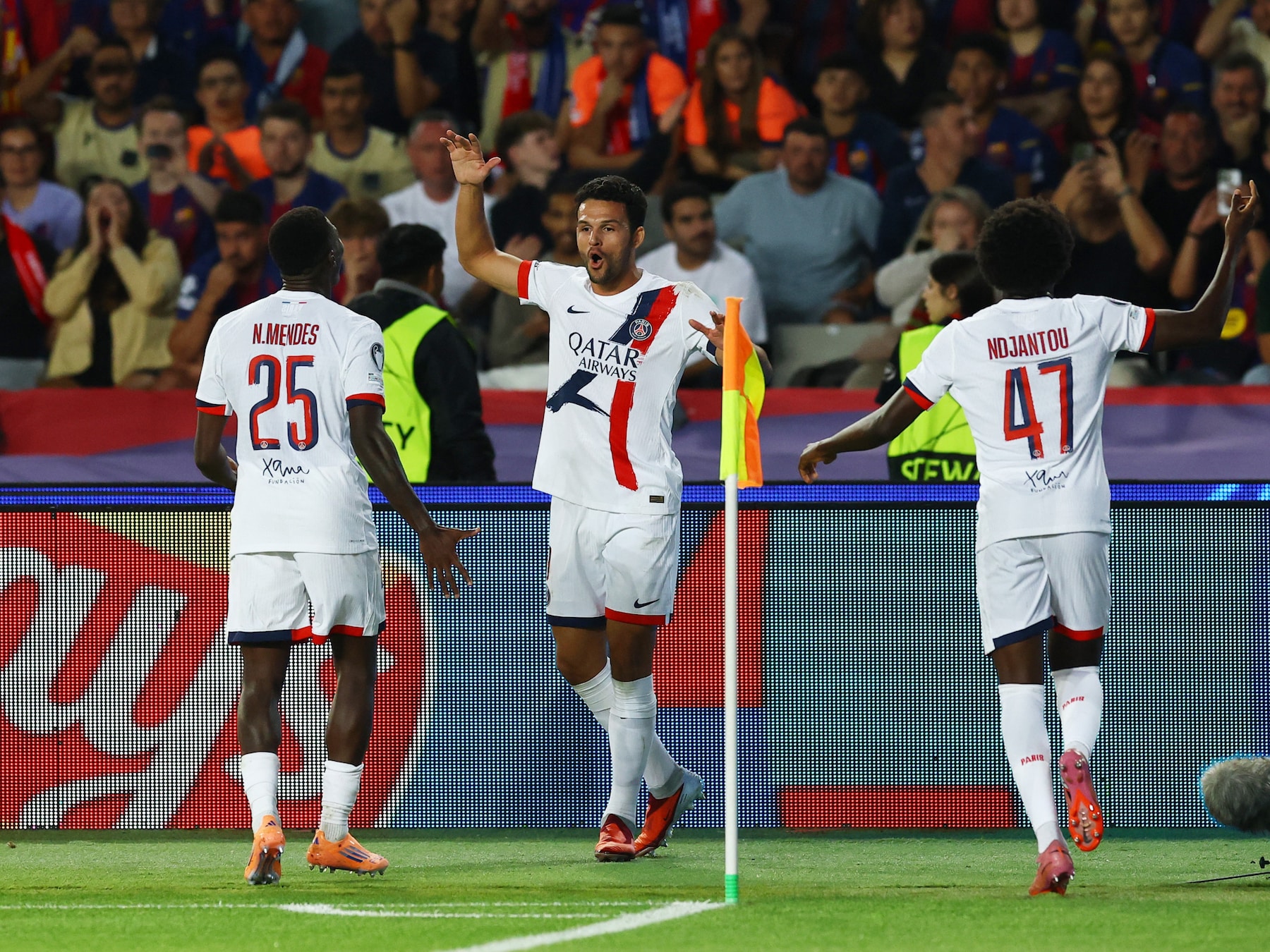 Kater in de Kuip: Oranje geeft zege tegen Polen volstrekt onnodig uit handen | Voetbal | AD.nl