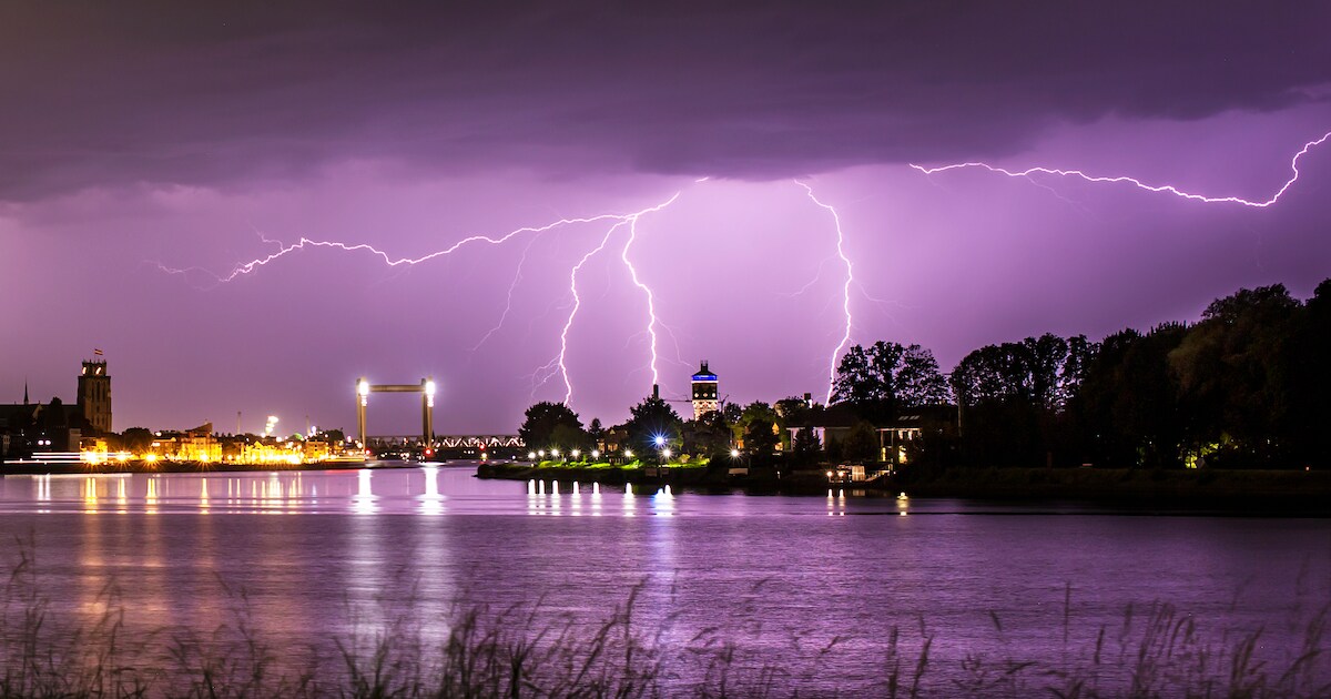 Vanavond code geel vanwege onweer, hagel en zware windstoten; volgende week zon en 20 graden ...