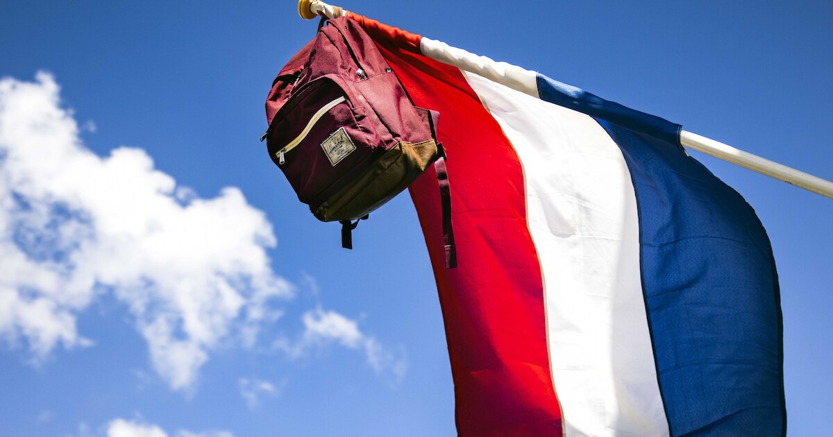 Zeeuwse Connectie deelt examencadeaus uit | Zeeland | AD.nl