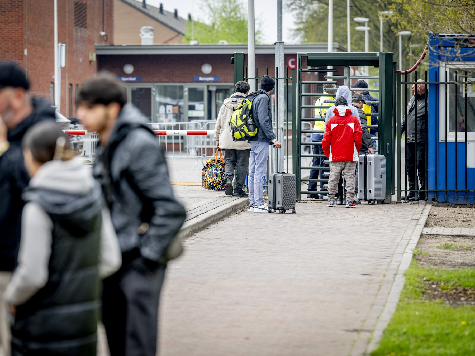 Twee Haarlemse scholen leggen lessen stil vanwege jongerenterreur in ...